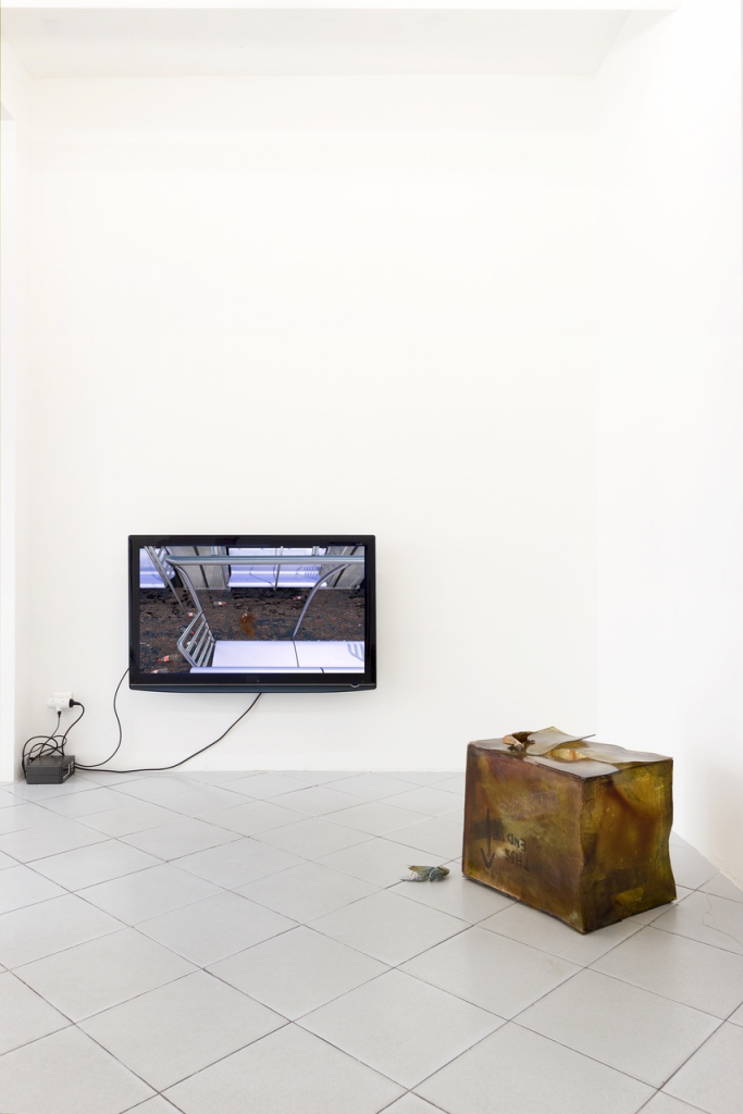 Straddle The Line Between Form And Function at Galerie Jérôme Pauchant ...