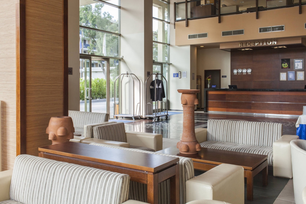 States of Flux at Swimming Pool – Art Viewer