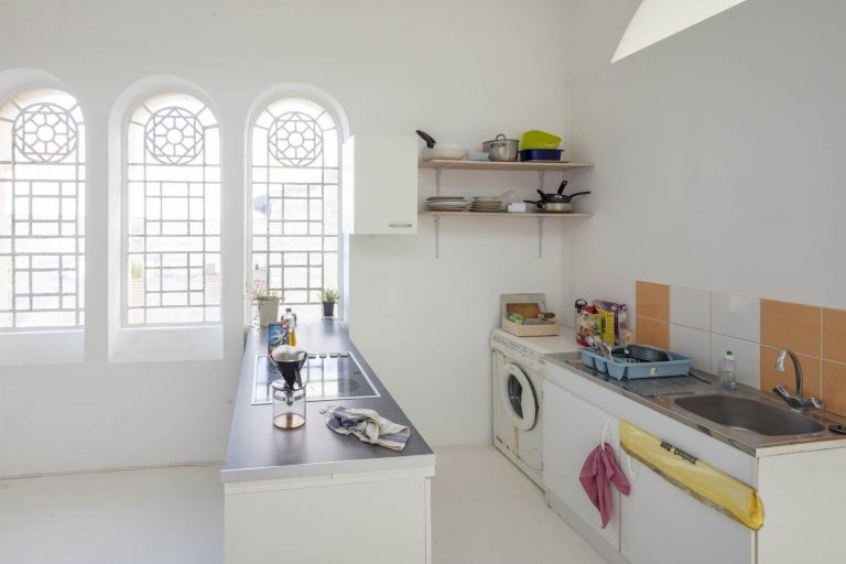 Emily Jones at Centre d’art contemporain-la synagogue de Delme – Art Viewer