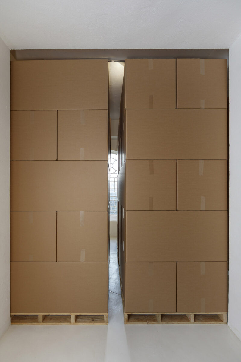 Merlin Carpenter at Centre d’art contemporain-la synagogue de Delme ...