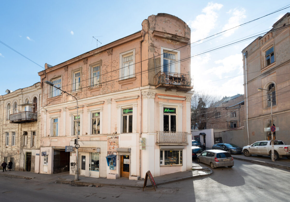 Maia Naveriani at E.A. Shared Space – Art Viewer