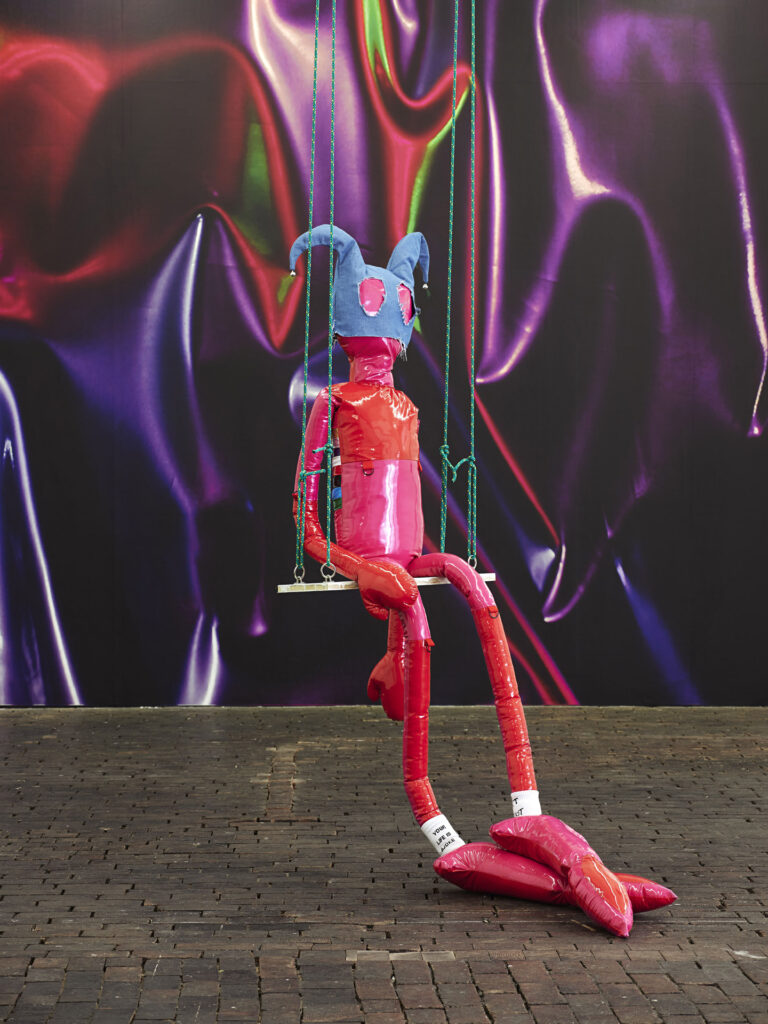 STITCHES: Scènes, corps, décors at Le Commun – Art Viewer