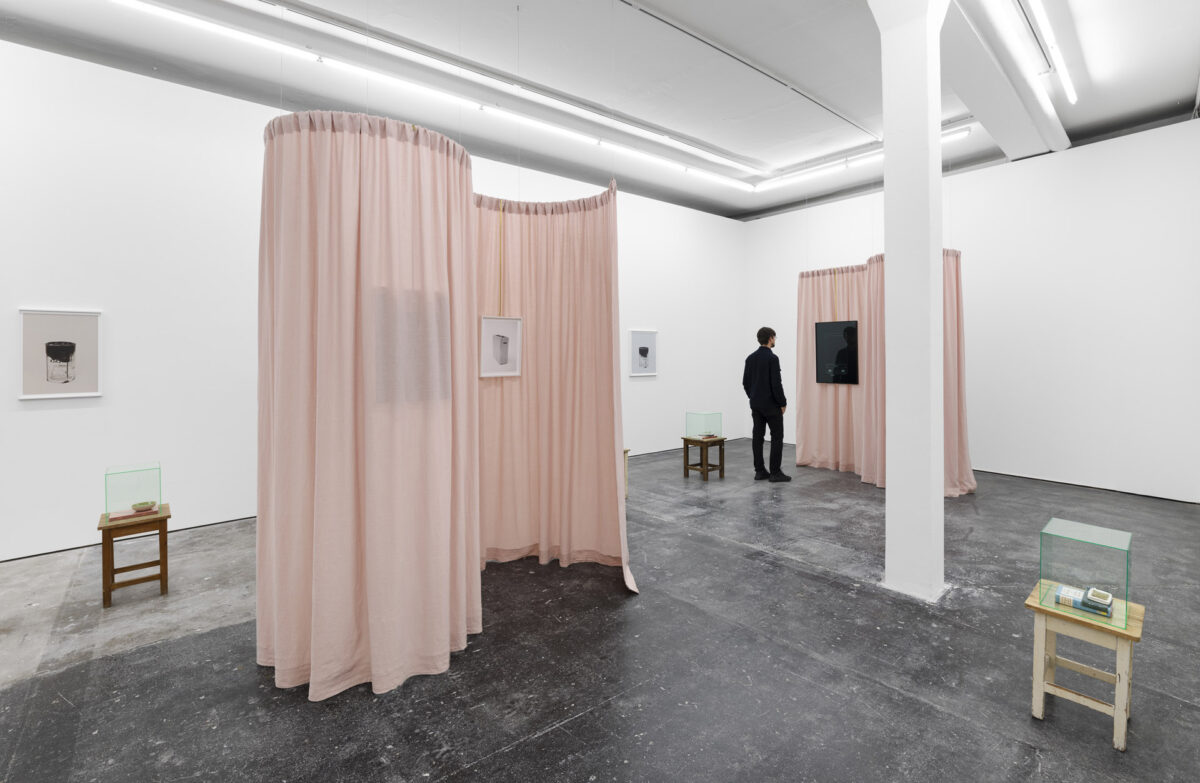 Becky Beasley at Galeria Plan B – Art Viewer