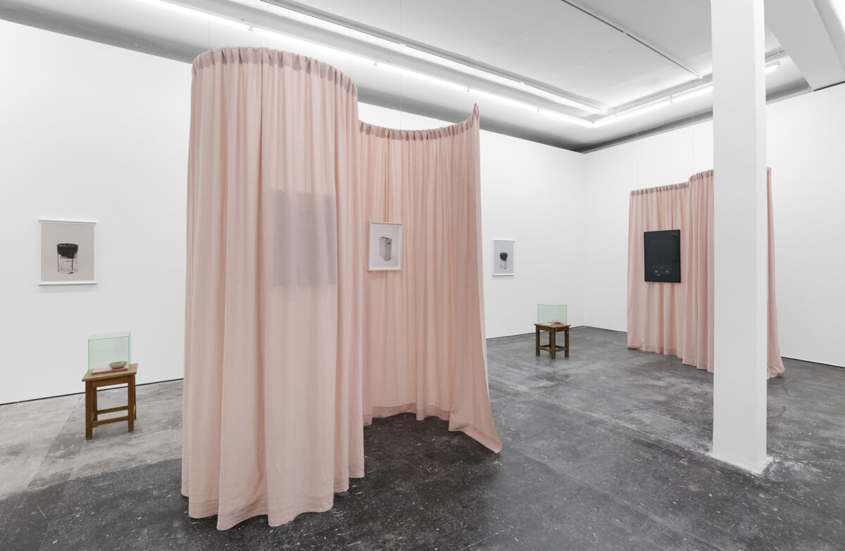 Becky Beasley at Galeria Plan B – Art Viewer