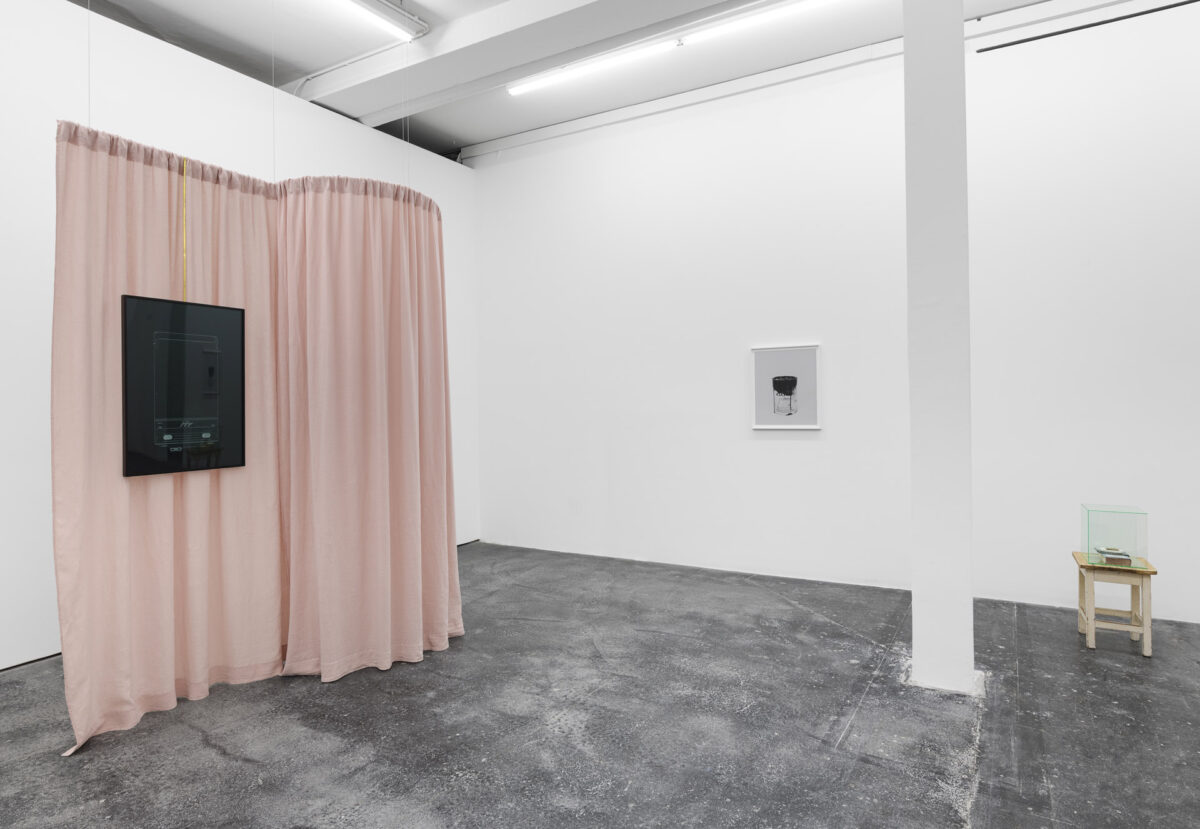 Becky Beasley at Galeria Plan B – Art Viewer