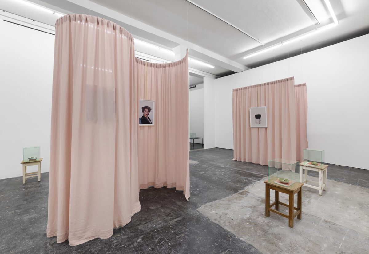 Becky Beasley at Galeria Plan B – Art Viewer