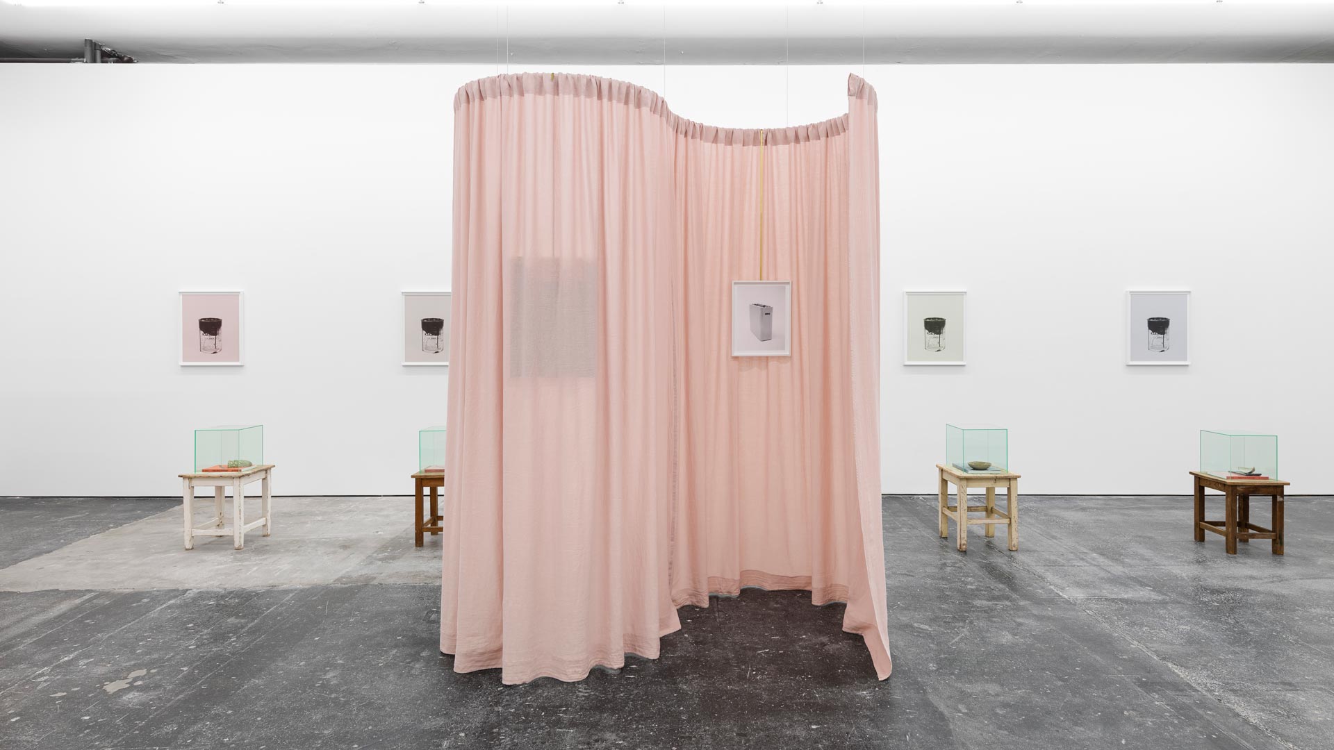 Becky Beasley at Galeria Plan B – Art Viewer