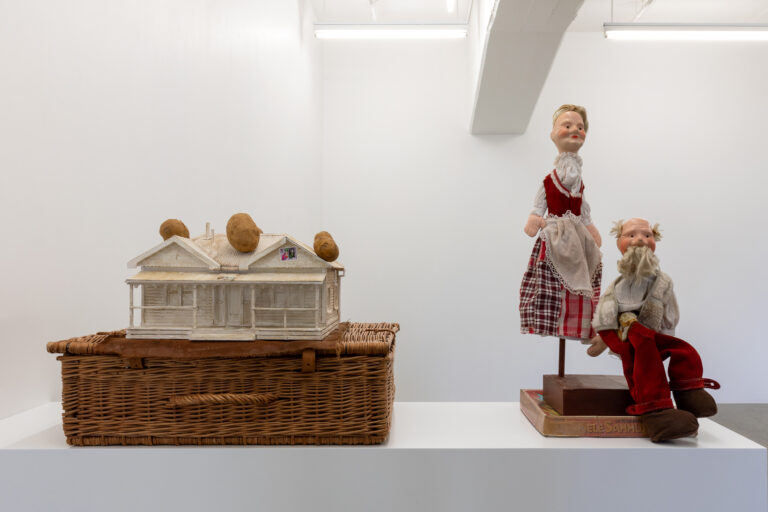 Page 3 – Art Viewer