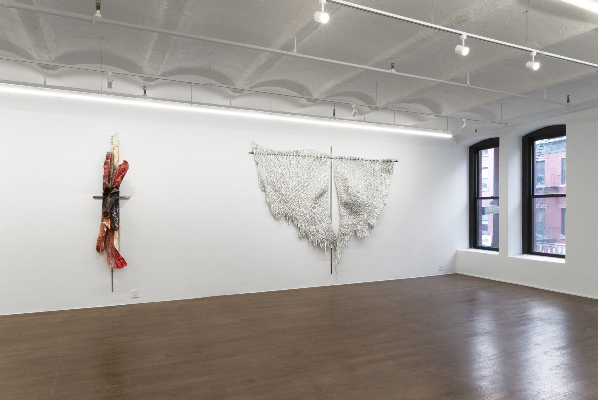 Em Rooney at Derosia – Art Viewer