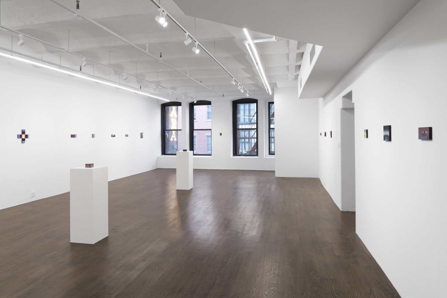 Alexandra Noel at Derosia – Art Viewer