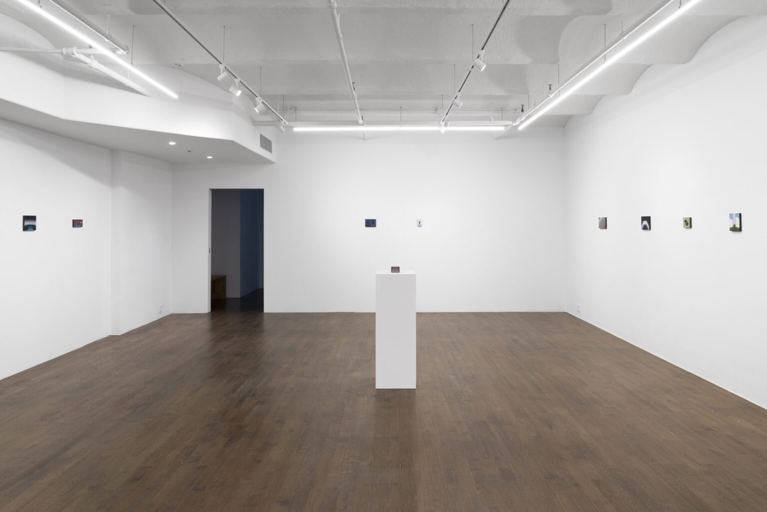 Alexandra Noel at Derosia – Art Viewer
