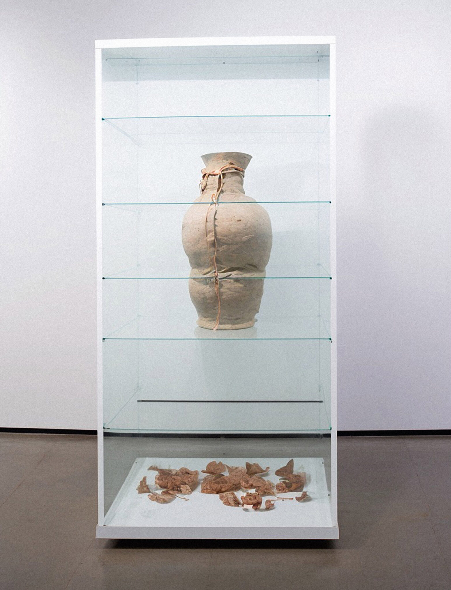 Nicolás Lamas at FORM Space – Art Viewer