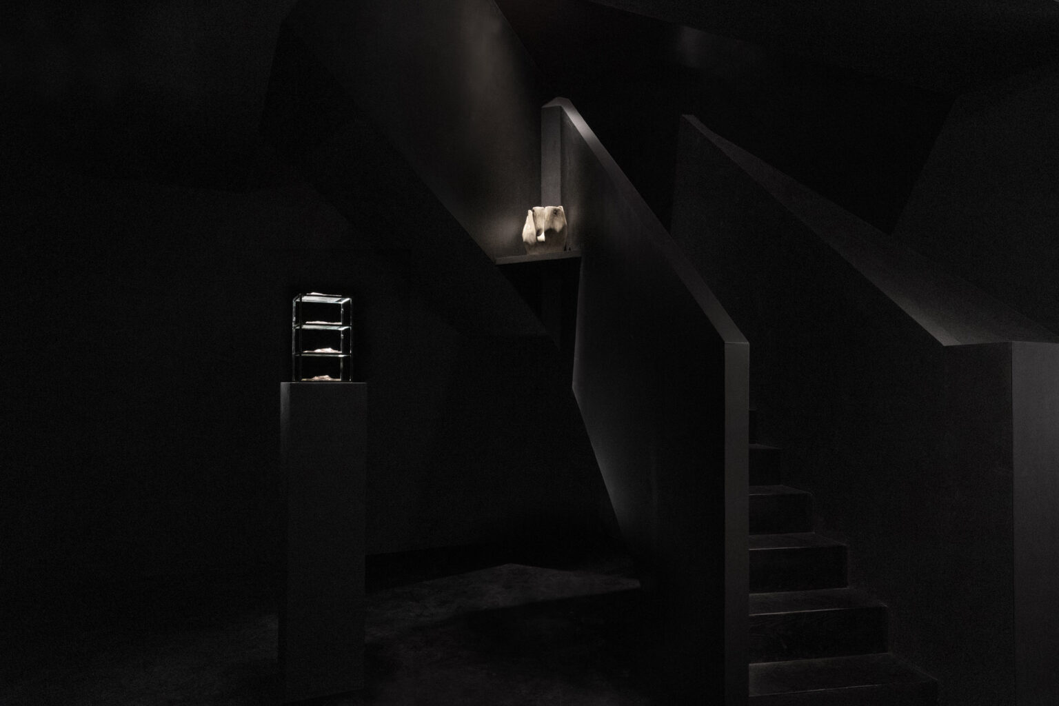 Jes Fan at Empty Gallery – Art Viewer