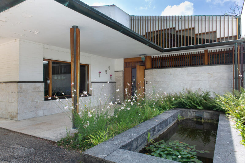 Salon d’été at Maison Louis Carré – Art Viewer
