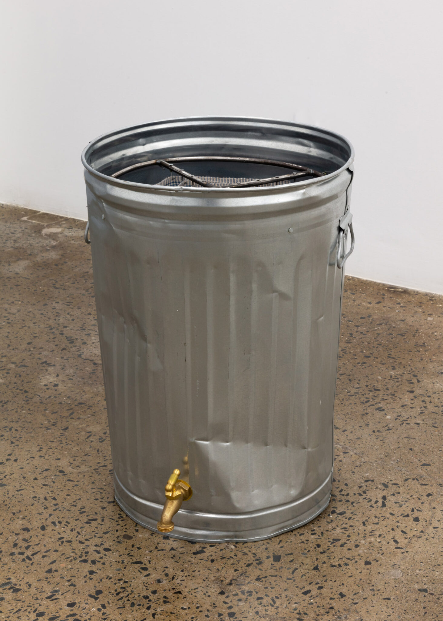 Anne Low at Franz Kaka – Art Viewer