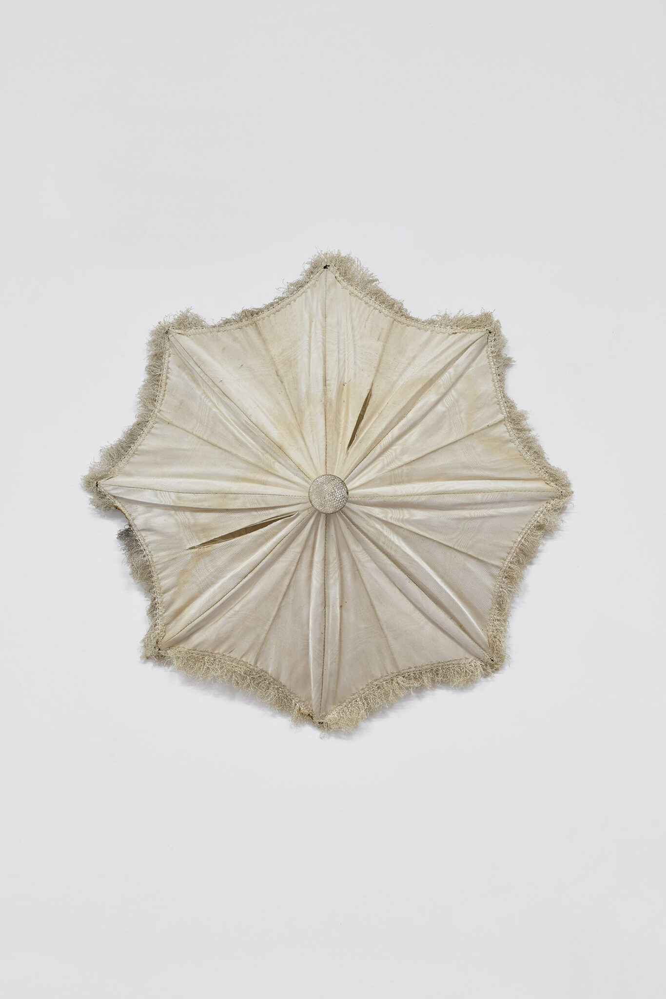 B. Ingrid Olson and Clémence de La Tour du Pin at Wschód – Art Viewer