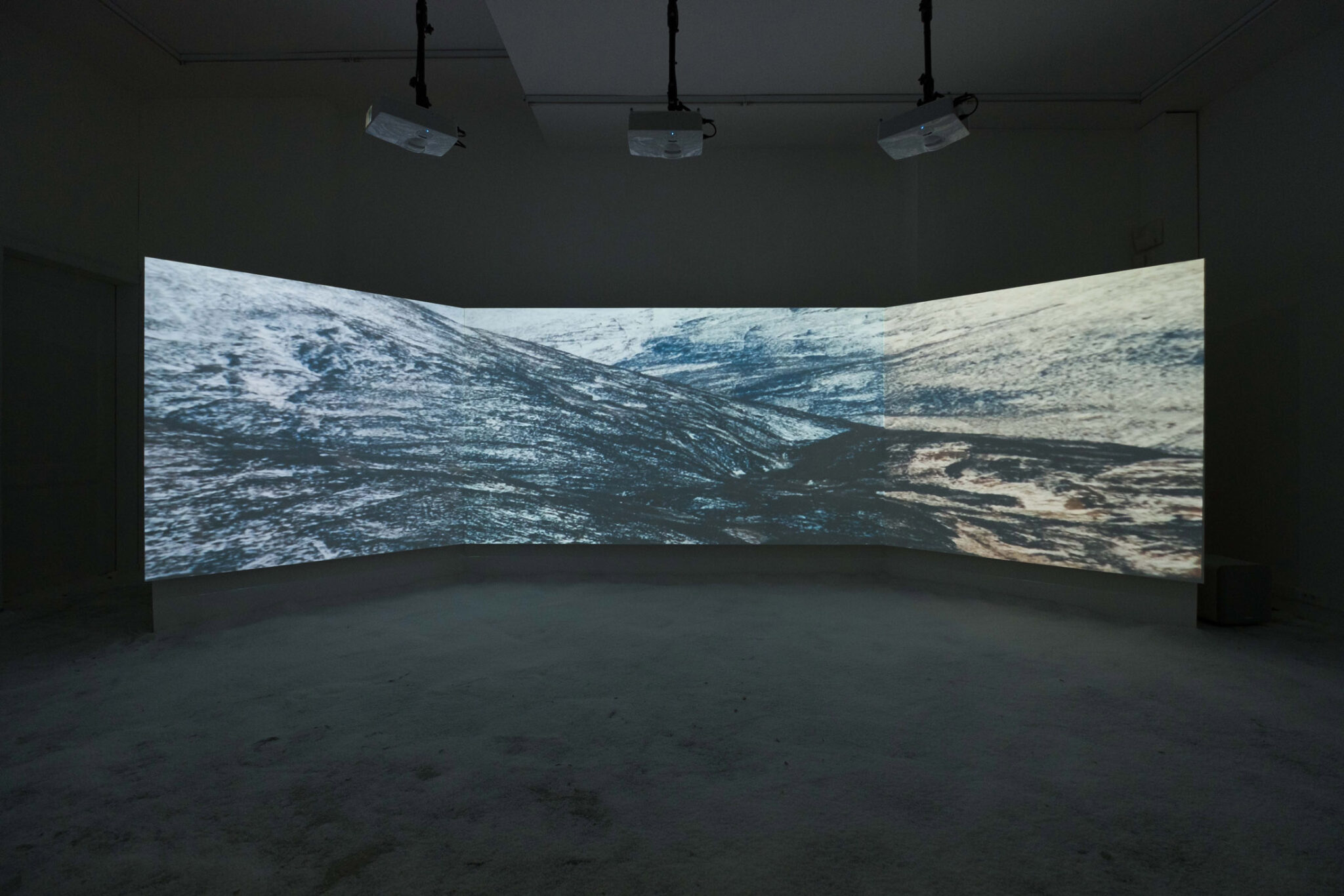 Lydia Hannah Debeer at Fred & Ferry – Art Viewer
