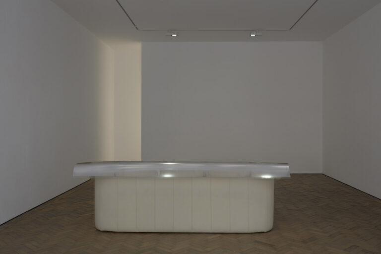Michael E. Smith at Modern Art – Art Viewer