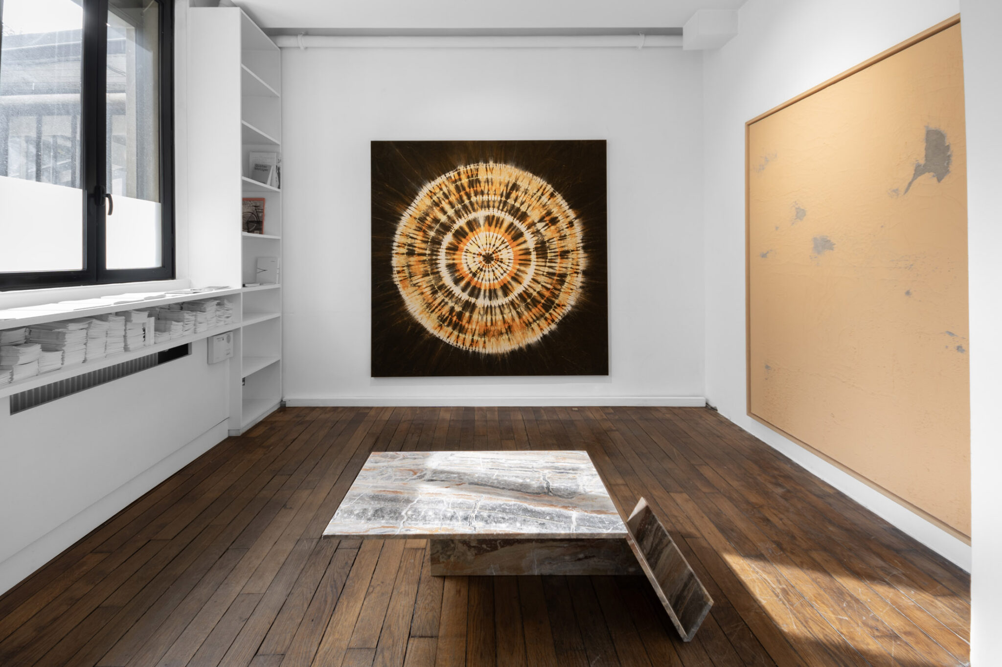 Fenêtre du studio at Dvir Gallery – Art Viewer