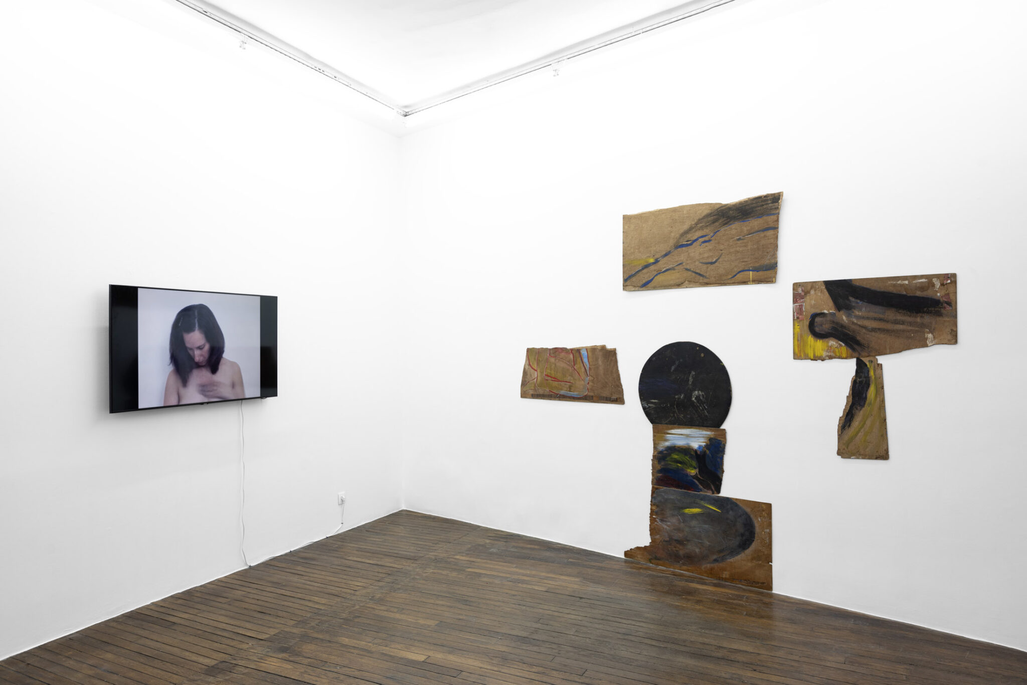 Eggshell on Palm at Dvir Gallery – Art Viewer