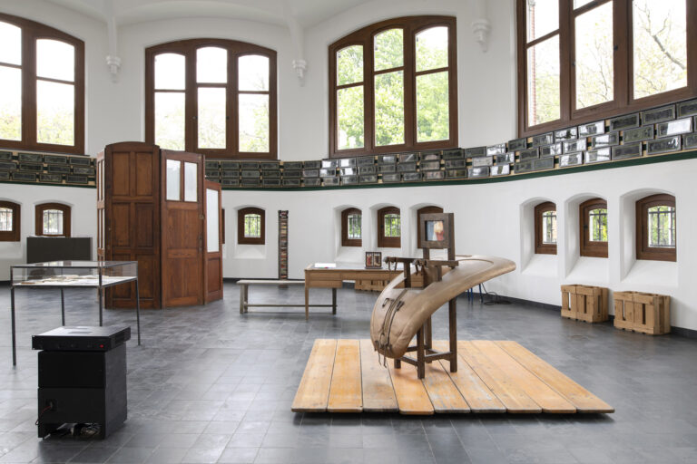 Danny Devos at KIOSK – Art Viewer