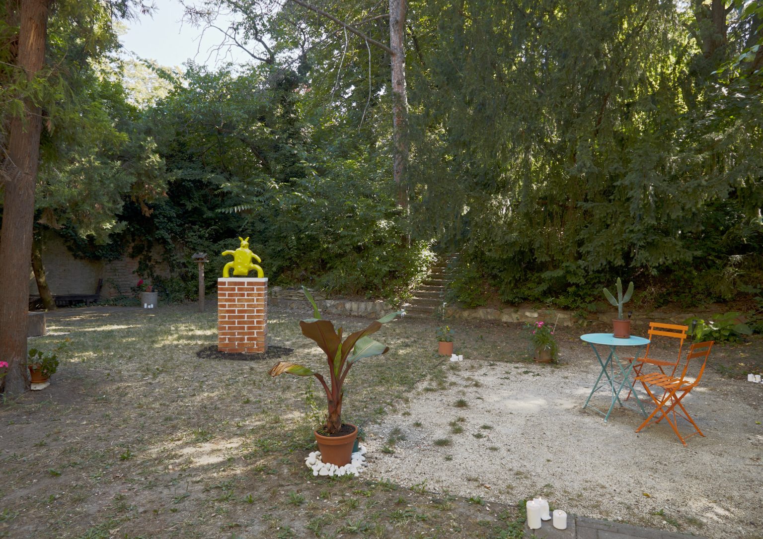 The Magic Donkey Inn at Longtermhandstand – Art Viewer