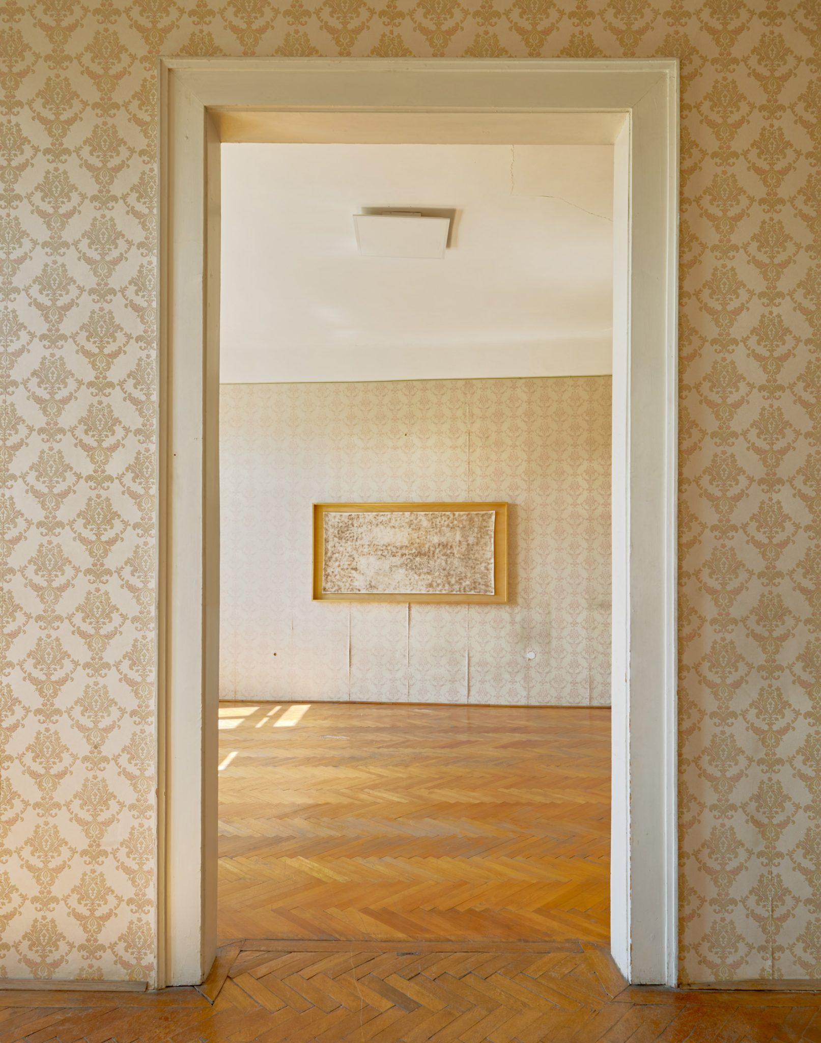 The Magic Donkey Inn at Longtermhandstand – Art Viewer